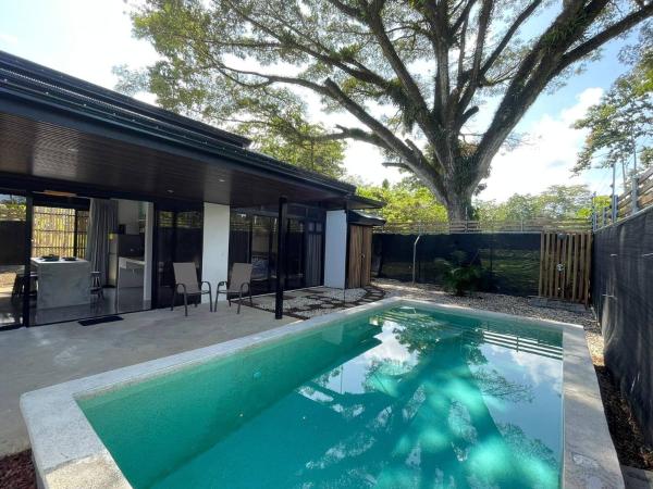 Ashleys Beach House - Country Home Near Cahuita - Costa Rica