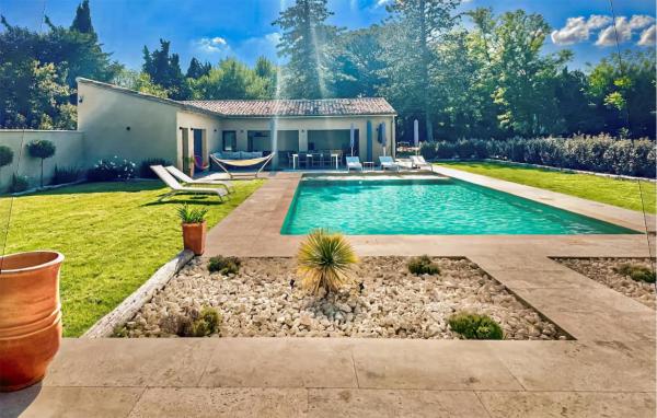 Gorgeous Home In Noves - Saint-Rémy-de-Provence