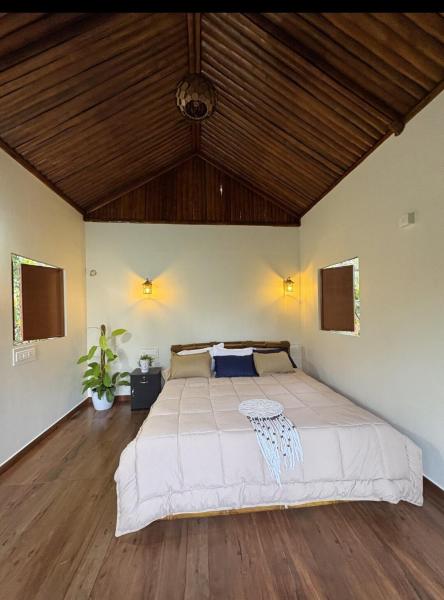 Carpa Lupa 1 Waterfront Bamboo Cottage Wayanad - Wayanad
