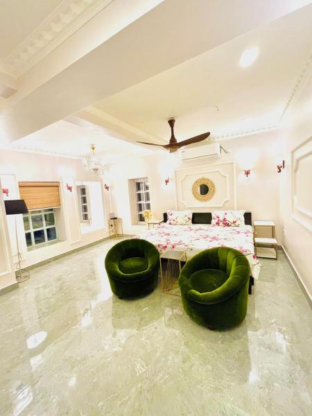 Ballygunge 1000 Sqft Flat Main Road - Kolkata (Calcutta)