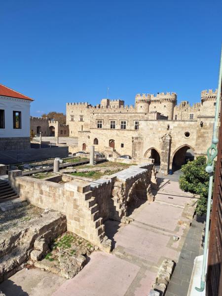 Boutique Hotel Fashi Nik 30 Meters From The Entrance Of The Palace - Rodas