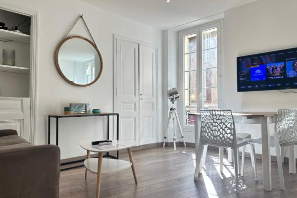 Charming 2-bedroom Apartment With Quality Amenities In Old Cannes - Théoule-sur-Mer