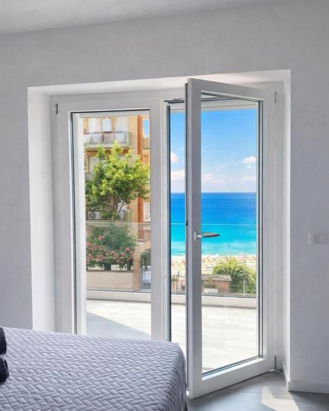 Rebecca's Apartments - Central Anzio, Sea View & Private Parking - Anzio