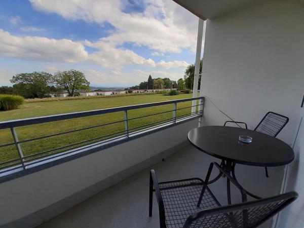 Appartement Mit Schönem Blick Auf Die Berge Und Indoorpool - Friedrichshafen
