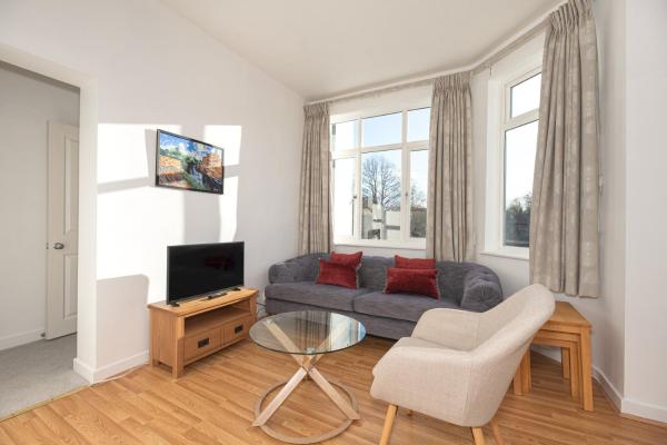 A Beautiful 2-bed Mansion-block Flat In Putney - Pass The Keys - Surbiton