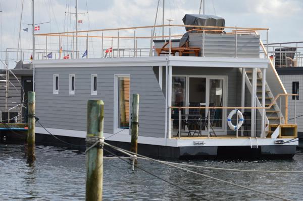 Hausboot Hecht Mit Dachterrasse In Schleswig - Germany