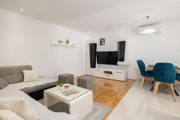 Paladin Ground Floor Apartment - Brela