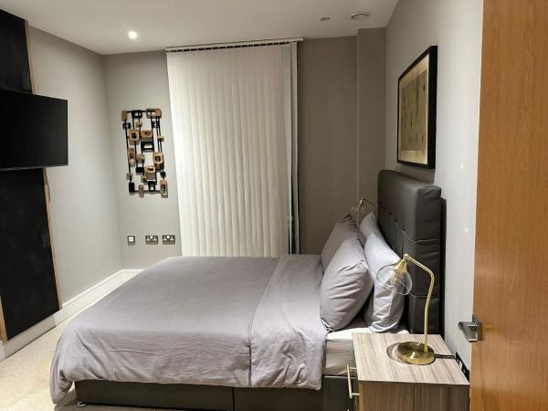 Luxury Two Bed Two Bath In Excel - Ilford