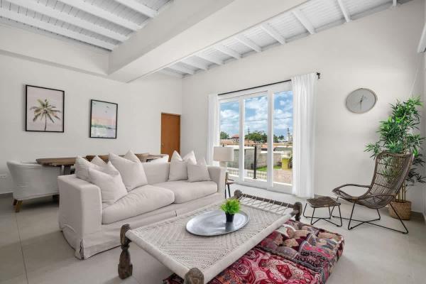 Villa De Playa Beachside Retreat With Balcony And Pool - San Juan