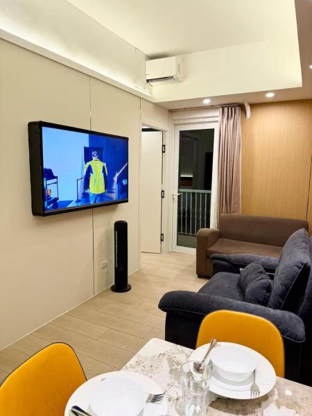 Venice Luxe Cozy 1 Bedroom, Pool, Netflix, Kitchen, Canal Mall Access - Makati