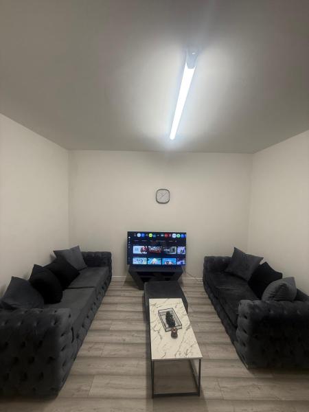 Stylish Dream Home With 4 En-suite Bedrooms - Liverpool, UK