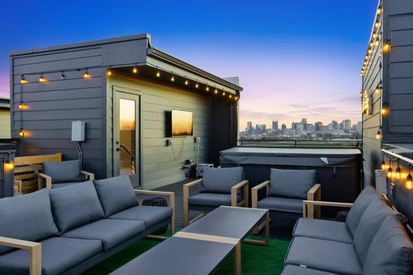 City View Home With Hottub Rooftop Arcade Game And Parking - Nashville, TN