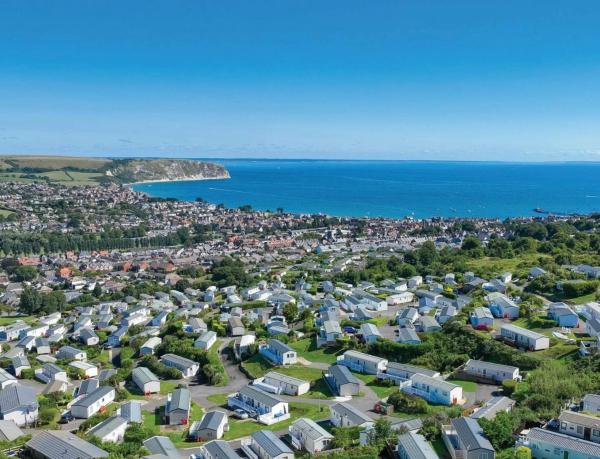 Swanage Luxury Caravan - Stunning Sea Views, Large Decking Area, Free Ee Wifi, Sleeps 6, Pet Friendly On Swanage Bay View Holiday Park - 스와니지