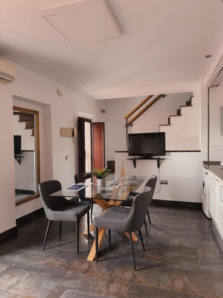 City Center Charming Duplex - Space Maison Apartments - Camas