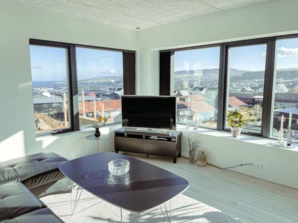 Ocean And City View - Modern 3br In Hoyvik - Islas Feroe