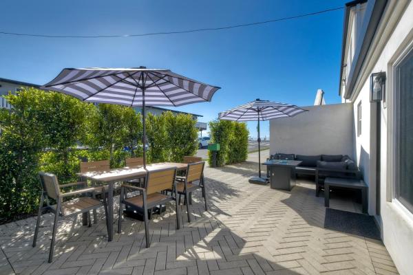 Modern Carlsbad Vacation Rental With Ocean Views, Private Patio, Fire Pit & Walkable Location - 칼즈배드