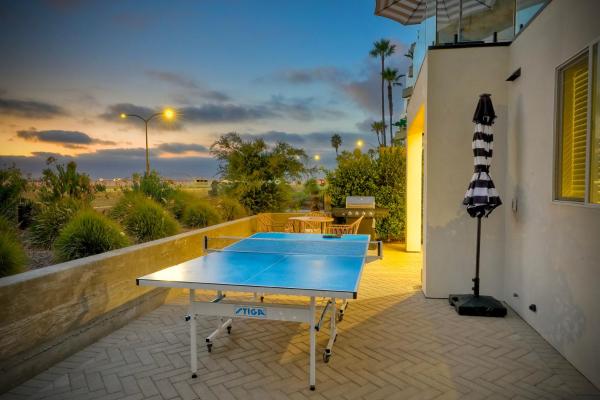 Luxury Carlsbad Retreat | Across The Street From Beach | Firepit, Bbq, Ping Pong, Cornhole & More - Carlsbad, CA