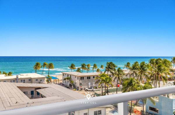 Rooftop Pool - Ocean View Balcony - Hollywood Beach - Davie, FL