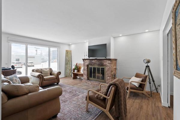 Perfect Group Stay In Cornwall 3 Bedroom And Theater Room - Cornwall, ON, Canada
