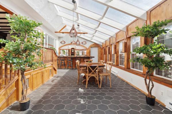 The Birch House Heated Pool, Sauna, Hot Tub & More - Neuengland