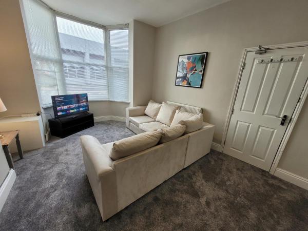 Hanley - Spacious 4 Bedroom Contractor House- Walking Distance To Hanley Centre - Stoke-on-Trent