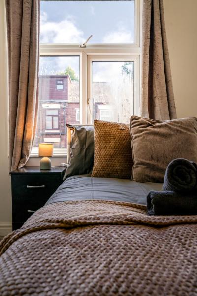 Westfield House, 2br Sleeps 6, Oldham - Oldham