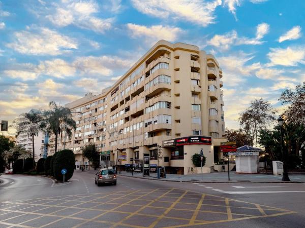 Beachfront Marbella Apartment With Balcony - Marbella