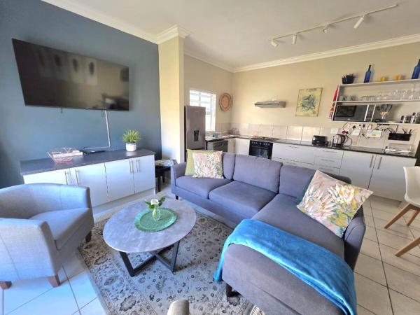 2 Bedroom House At Tweespruit - Pet Friendly - Stellenbosch