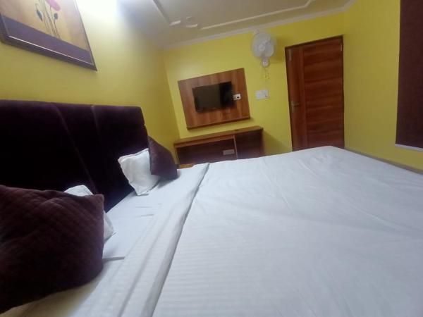 Rrooms Eco Utkrisht Guest House - Lucknow