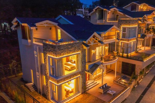 Elivaas Privé The Royce Lily Luxe 4-bhk Hilltop Villa With Jacuzzi, Steam Room, Private Pool And 360 Degree Hill Views - Kasauli