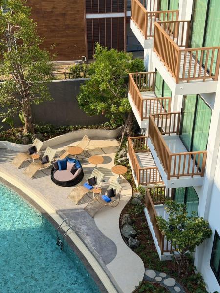 After Rain Hotel - Saraphi