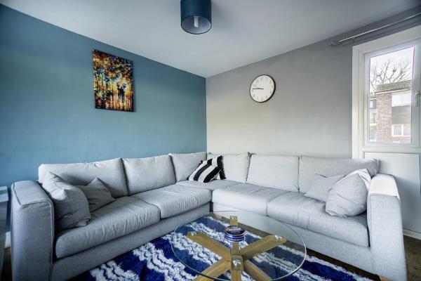 Stylish 3-bed Home With Garden, Pet Friendly - Horsham