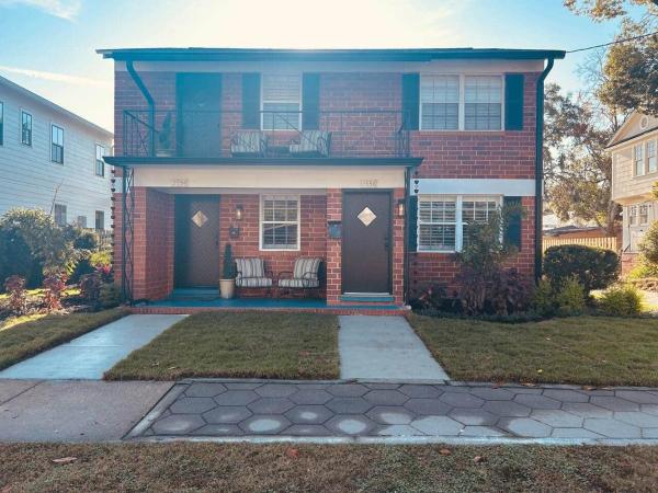 The Whole Shebang! A Duplex And Its Guesthouse. - Jacksonville, FL