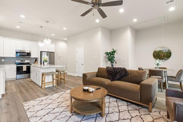 New Willow House King Garage Sports Complex - Lafayette, LA