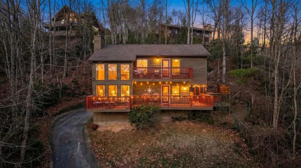 One Beary Good View 3br-2ba In Gatlinburg Sleeps 9 - Tennessee
