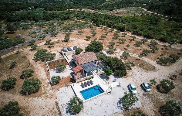 Lovely Home In Pucisca - Praznica - Postira