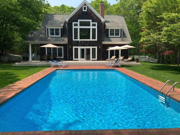 4 Bedroom East Hampton Home With Large Heated Pool - East Hampton, NY