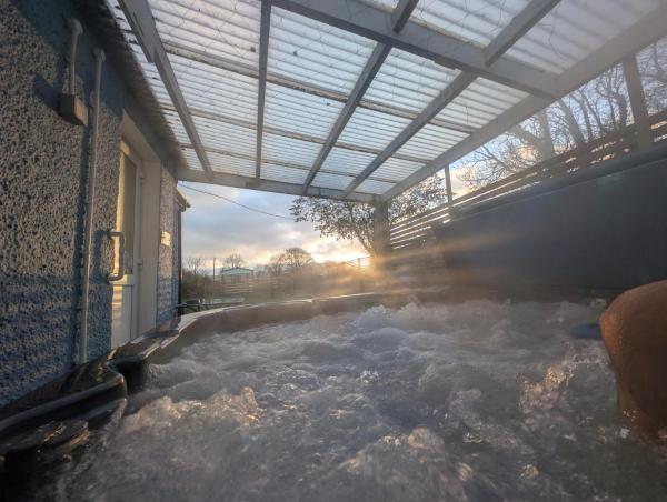 Synod Cottage, 5 Person Hot Tub, Pets Welcome - Llangrannog