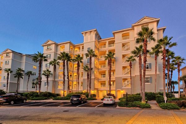 Coastal Breeze Luxurious Coastal Villa Steps To Cinnamon Beach Beautiful Pools! Perfect For Families - Flagler Beach, FL