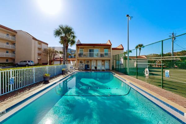 Oceanfront Condo With Private Balcony, Shared Pool And Beach Access - Fernandina Beach, FL