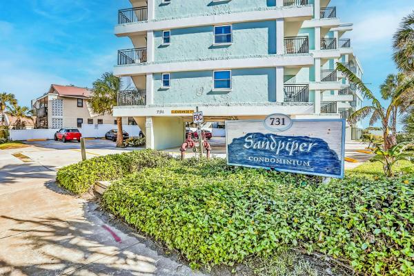 Polished Oceanfront Condo With Pool Access, Private Balcony & Washer/dryer - Atlantic Beach, FL