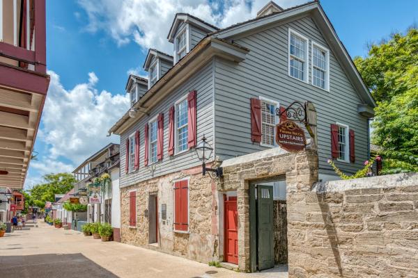 Colonial Quarter Hideaway With Modern Comforts & Balcony - Near The Beach - St. Augustine, FL