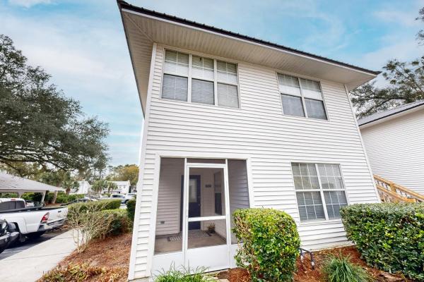 Private Retreat With Access To Community Pool & Nearby Entertainment - St. Simons, GA