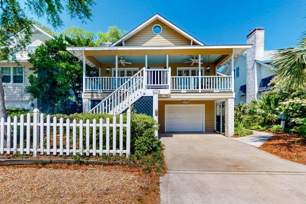 Classic Coastal Home With Game Room & Private Hot Tub - Walk To Beaches - Île de Jekyll, GA