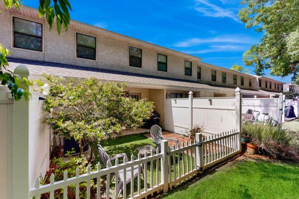 Inviting Condo With An Outdoor Pool, Washer/dryer, & Ac - Near The Beach - Sea Island, GA