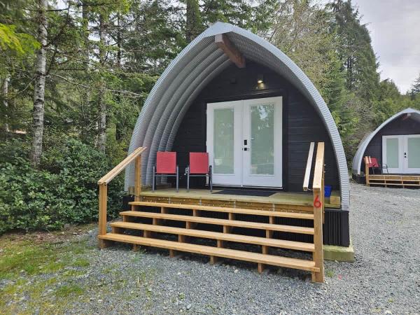 Pet Friendly Cozy Cabin Getaway With Kitchenette And Private Bath - Port Renfrew