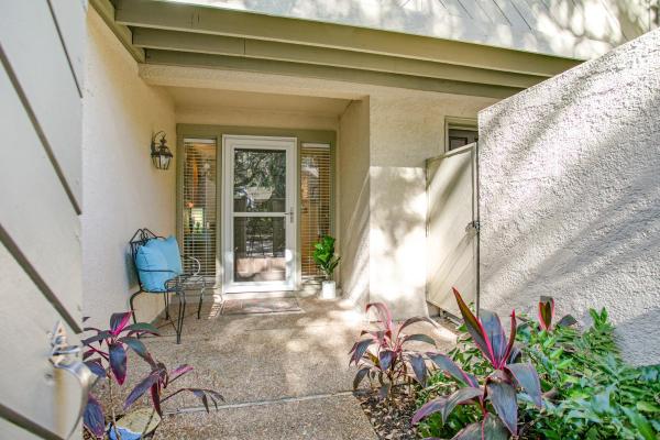 Wonderful Home Close To Everything W/shared Pool, Free Wifi, Central Ac - Jacksonville