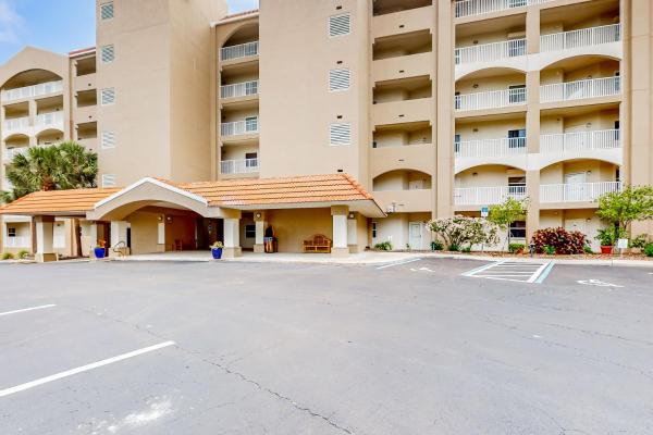 Seaside Serenity: Beachfront Haven In Palm Coast With Resort Amenities - Marineland Dolphin Adventure, St. Augustine