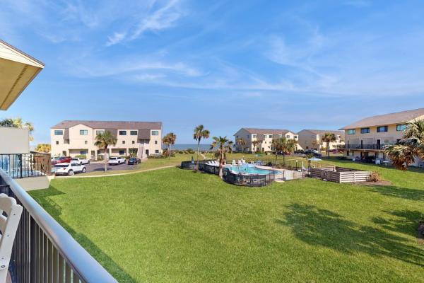 Oceanfront Condo With Direct Beach Access, Shared Pool, Tennis - Crescent Beach, FL