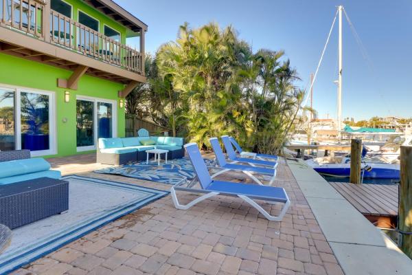 Waterside Retreat! Boutique Condo In Madeira Beach - Madeira Beach, FL